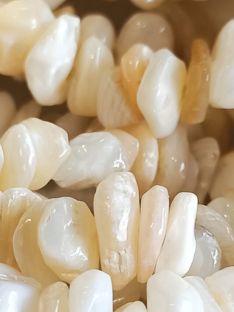 Beautiful Natural Colour Shell Chip Stones Strand (90cm)